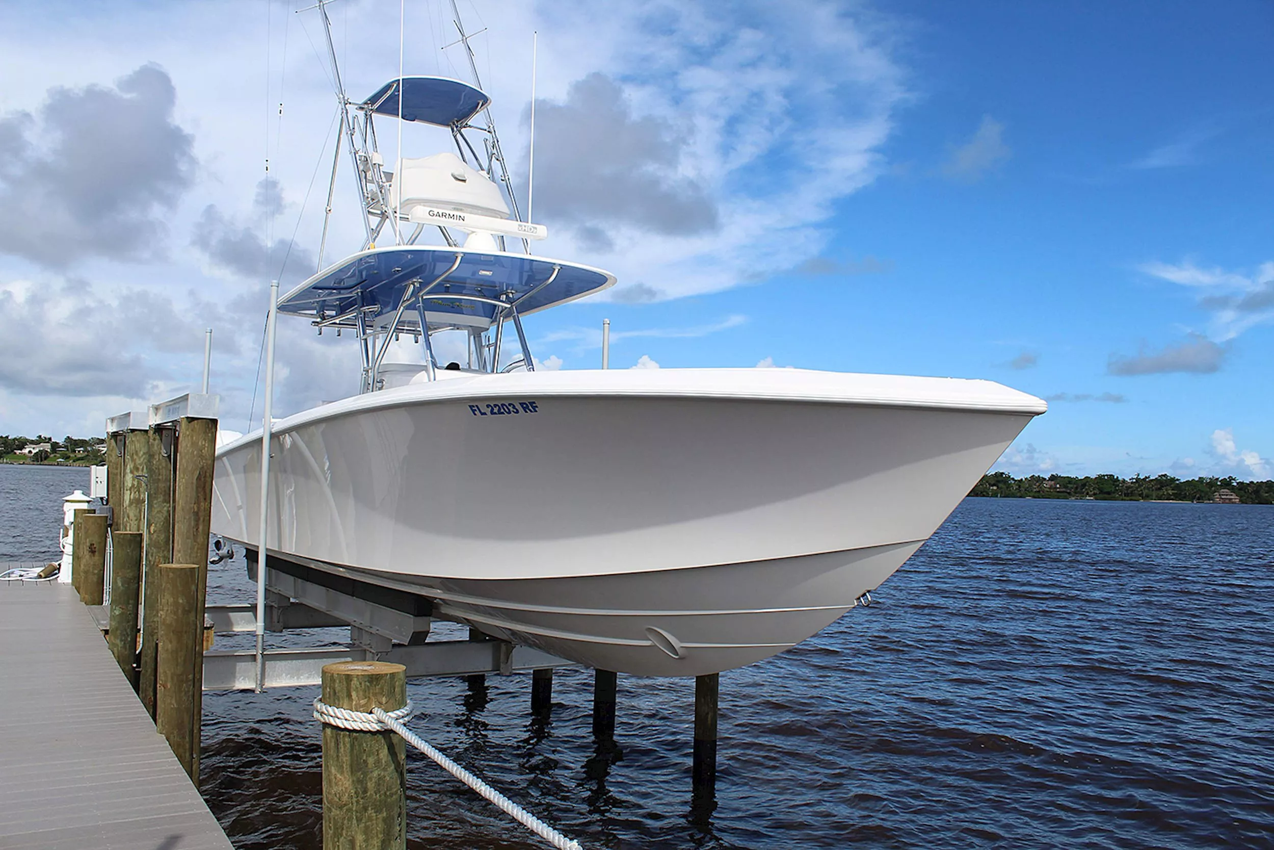 Saltwater Boat Lifts: Elevate Your Boating Experience w/ Boat Lifts ...