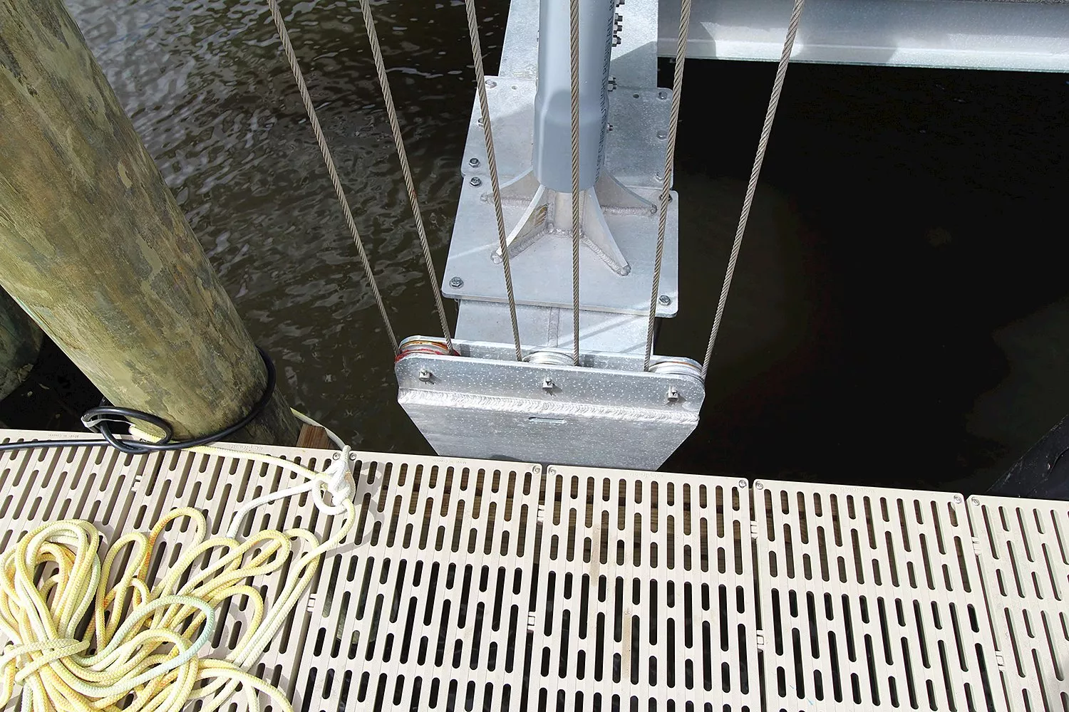 Shop Eight Piling Motorized Boat Lifts: The Ultimate Boat Lift for ...