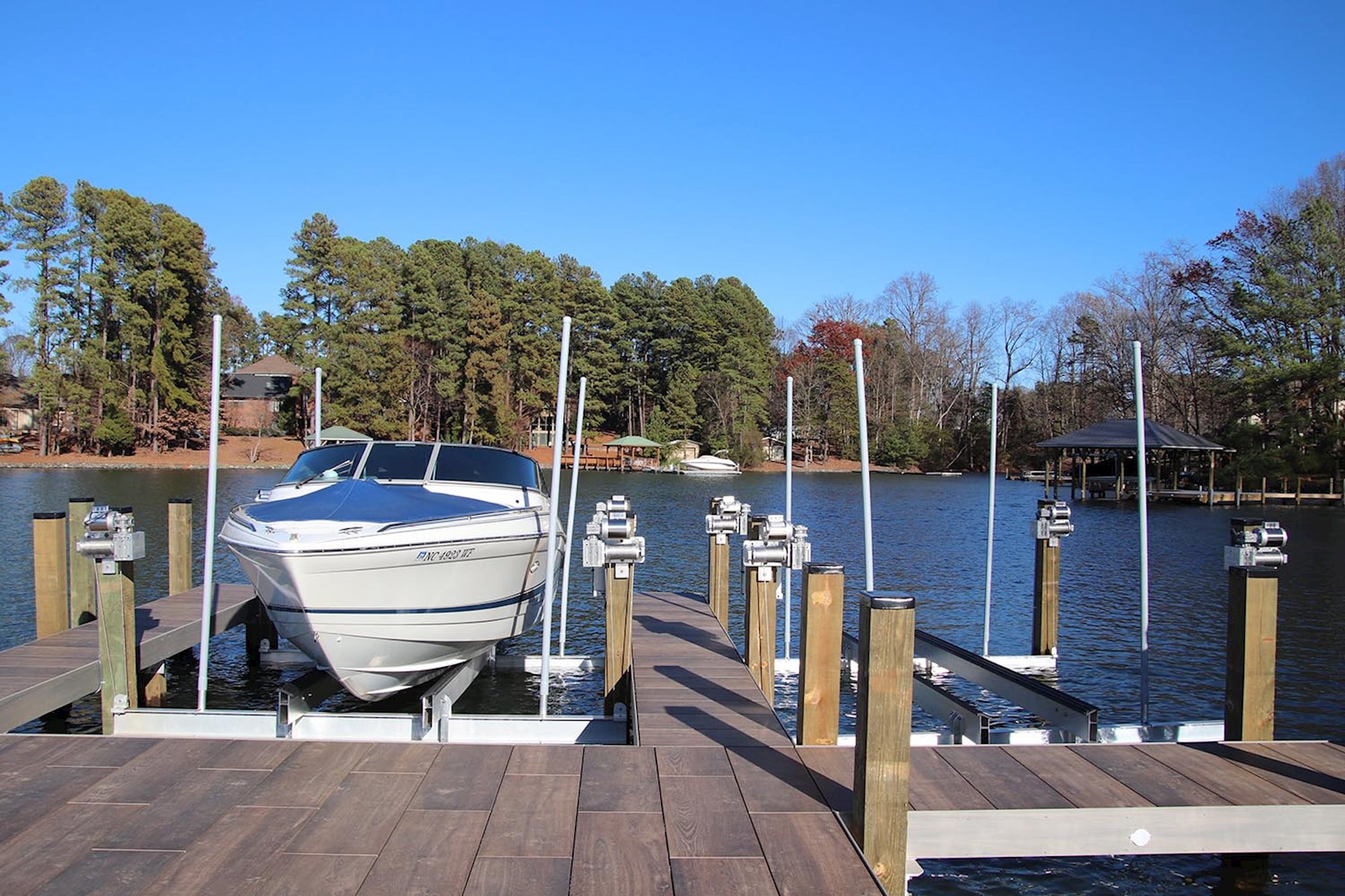 Shop Aluminum Beamless Boat Lifts: Unobstructed Views & Easy Access ...